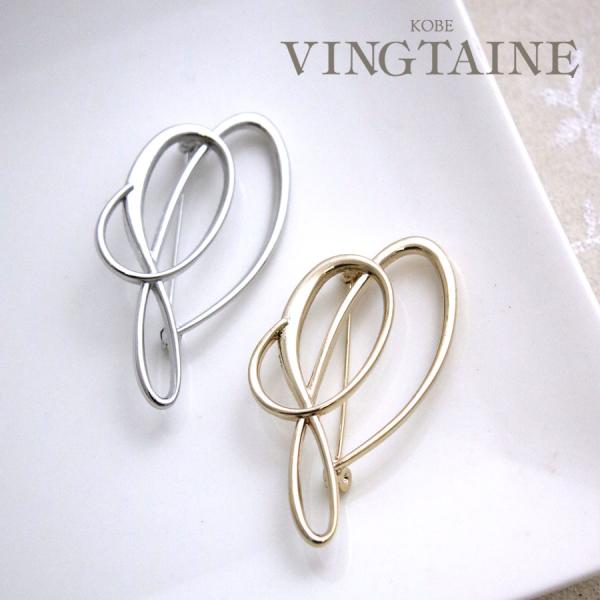 流れるような曲線が美しいブローチ。メタル素材で洗練された印象を、デザインで女性らしさを感じられる逸品です。カジュアル・キレイめどちらにも使える、合わせやすいデザインなので日常使いにおすすめです。サイズ▼全長：約6.8cm×約3.3cmピン：...