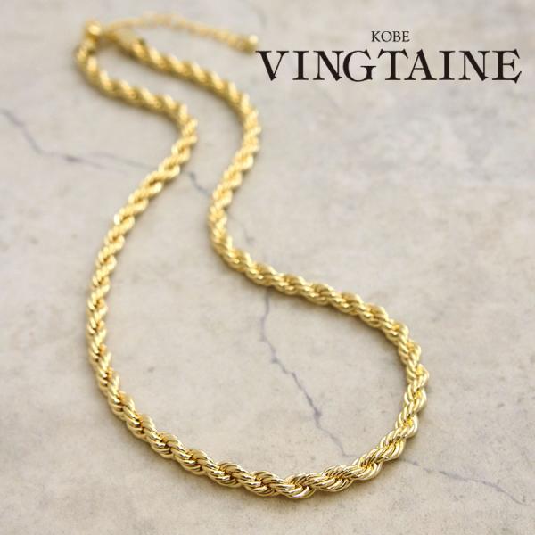 1本でも存在感のあるロープチェーンネックレス。丸みのあるすっきりとしたシルエットで高見えする一品です。長めのアジャスター付きなのでお洋服に合わせたサイズ調整も可能。カジュアル・キレイ目、様々なコーディネートにマッチするアイテムです。サイズ▼...