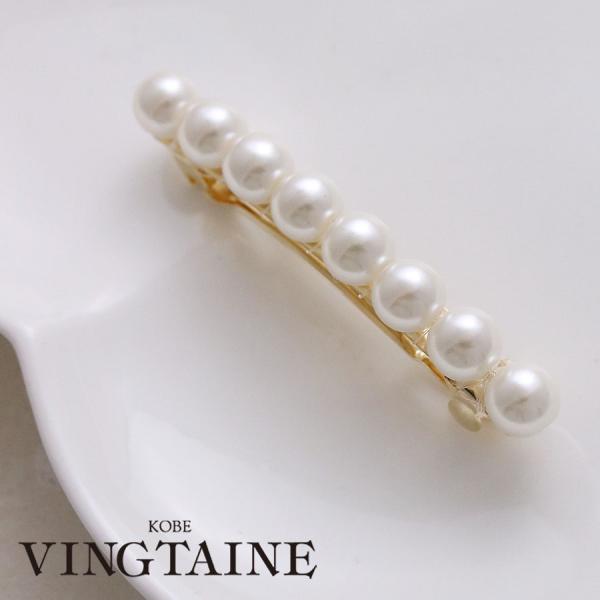 可憐な小粒パールが印象的な、清楚なミニバレッタが登場☆上品なお嬢さんにしてくれる小粒パールがライン状に並んだバレッタ。大きさは小さめなので、サイドに留めたり前髪をまとめたりと、使い方はたくさん♪大人っぽくも可愛くも仕上がるパール小物はヘアで...