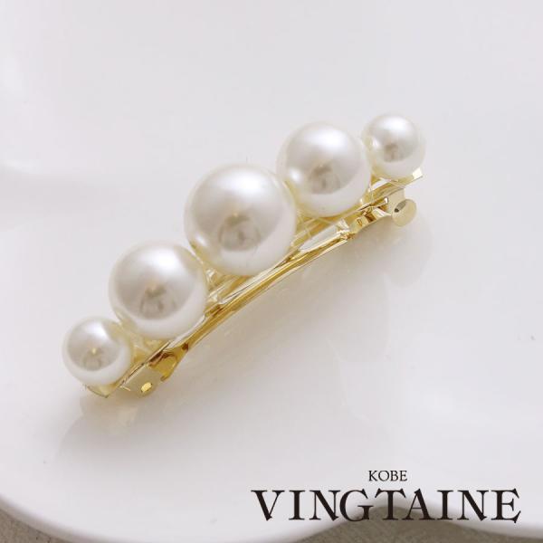 艶やかな輝きを放つパールバレッタ。ヘアにONするだけでノーブルな雰囲気が漂って上品な印象に仕上がります。大小のパールをグラデーションラインで配置して、コロンとしたボリュームを演出した一品。サイズ▼全長：約6.2cmパール：直径約1cm〜約1...