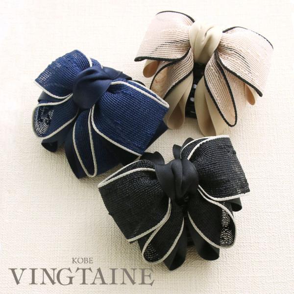 麻風のリボンが可愛いリボンバンスクリップ。マリンルックなデザインでシーズンムードが漂います。きちんと感もあるのでオン・オフどちらでも重宝しそう。ハーフアップや、束ねたヘアにゴムを隠すようにONしたり、アレンジもイロイロ！サイズ▼全長：高さ約...