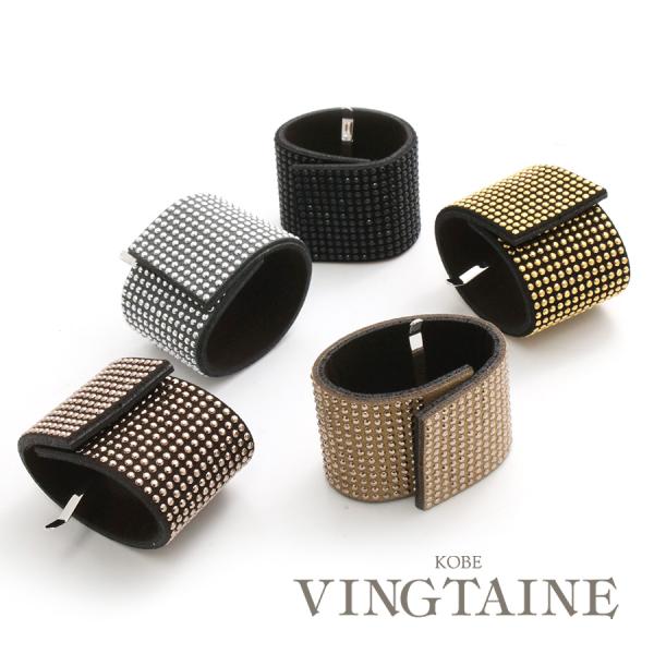 結び目にフックを引っ掛けてくるん♪巻き付けるだけのヘアカフ（ポニーフック)。マグネット式で簡単ワンタッチ＆ゴムもすっきりと隠してくれるのが嬉しいポイント。ロングヘアさんから短めの方にもバランス良く楽しんで頂けるような程よい幅でお作りしました...