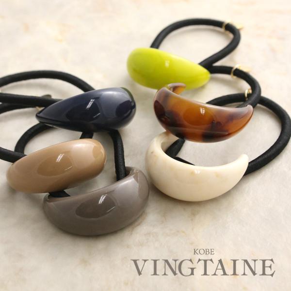 在庫限りのため、完売後の再入荷はございません。また、SALE品のため、返品・交換はお受けできませんので、予めご了承の上お買い求めください。※個別包装・無料ラッピングはお受けできません。ぽってりと丸みのあるモチーフが可愛いヘアゴム。どんなスタ...