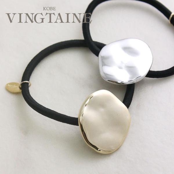 シンプルなデザインがデイリー使いにちょうどいいヘアゴム/ヘアカフ。小さめのプレートなので華美になりすぎず、いつものまとめ髪もさり気なくクラスアップしてくれます。大人のカジュアルスタイルにぴったり！サイズ▼全長：約3cm×約2.7cmフック：...