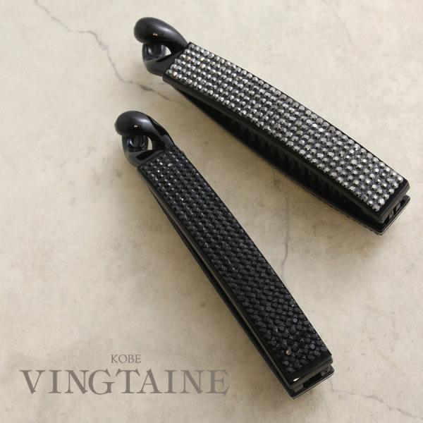 メタリックな色合がモードに楽しめるビジューなスタッズを敷き詰めたバナナクリップ。大人っぽさを印象付けてくれるスタッズはカジュアル・キレイめどんなスタイルにもマッチ。内側には長めの櫛が両サイドについているので、無造作に束ねたまとめ髪もしっかり...