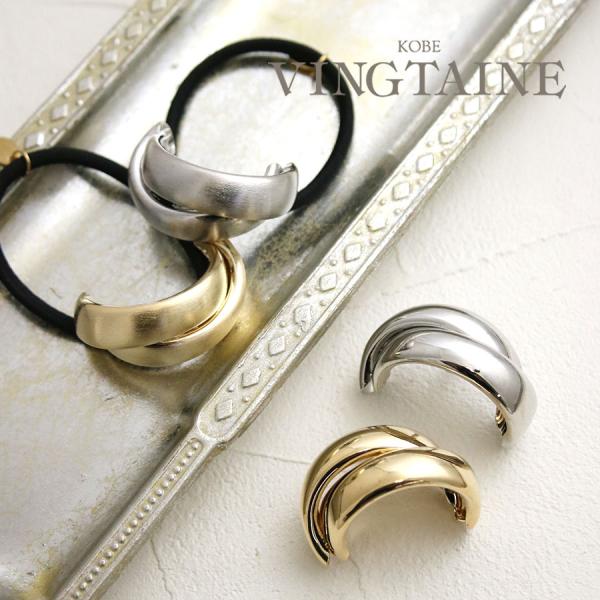 程よくボリューム感のあるメタルヘアカフ。ヘアゴムを隠す程よいカーブが結び目にぴったり。どんなスタイルにも使えるシンプルなデザインなので、デイリー使いに重宝しそう。ツヤがあるタイプと、つや消しマットタイプの2パターンございます。サイズ▼モチー...