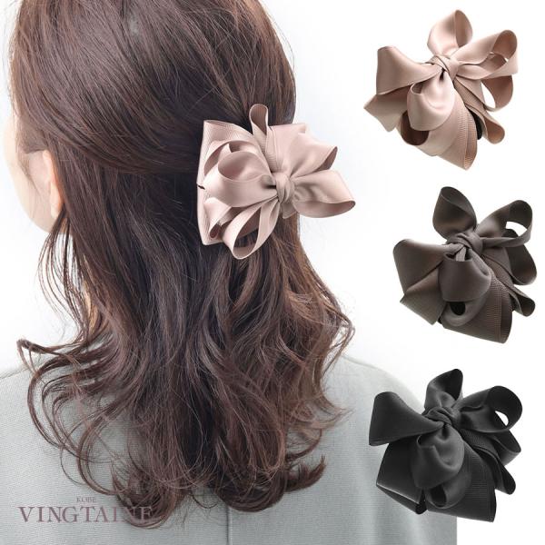 サテンリボン×グログランの組み合わせが上品さときちんと感を演出してくれるバンスクリップ。ハーフアップやまとめ髪のゴム隠しにぴったりなサイズ感でオフィスにもプライベートにも活躍してくれる逸品です。サイドから見ても後ろから見てもたっぷり華やかな...