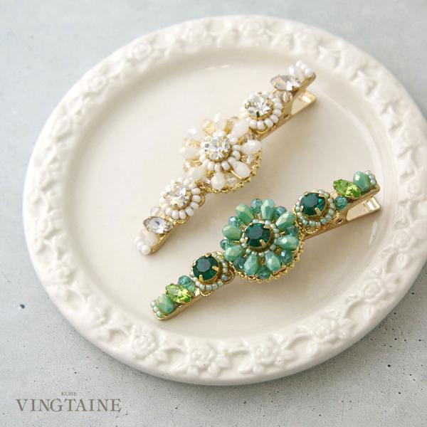 華やかに煌めくフラワービジューヘアクリップ耳元やサイドの髪に、煌めくような華やかさを添える、大人の女性のためのビジューフラワーヘアクリップです。繊細にデザインされたフラワーモチーフに、クリアなクリスタルやビジューがぎっしりと敷き詰められ、光...