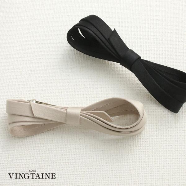 シンプルで洗練された佇まいが魅力のリボンバレッタ。甘さを抑えた立体フォルムと、落ち着いた質感が大人の装いに自然に溶け込みます。ハーフアップやひとつ結びに添えるだけで、後ろ姿を上品に格上げ。主張しすぎないデザインだからこそ、オフィススタイルか...