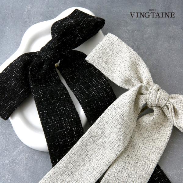 上品なツイード素材で仕立てた、存在感のあるロングリボンヘアカフ。程よい厚みと繊細な織りが、シンプルなまとめ髪を一気に格上げしてくれます。ロングシルエットが縦のラインを強調し、後ろ姿をすっきり美しく演出。ゴムに差し込むだけのヘアカフタイプだか...