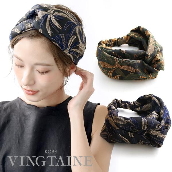 大胆な花柄模様がポイントのターバンヘアバンド。いつものスタイルに取り入れるだけで、ぐっと大人カジュアルな雰囲気に仕上がります。フロント部分をシェイプさせたデザインだからすっきりと見え、手軽にこなれ感アップ！お出かけシーンに活躍する逸品です。...