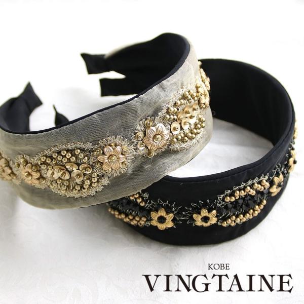 ビーズと刺繍がヘアを華やかに彩るカチューシャ。落ち着いたカラーが大人の女性にマッチし、コーディネートにも取り入れやすい逸品。少し煌めくシフォンの素材感と広めの幅で存在感抜群。デイリーヘアのワンポイントはもちろん、パーティーなどの華やかなシー...