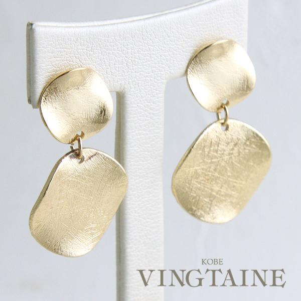 ◆ピアス・イヤリングよりお選びいただけます◆うねりのあるプレートでこなれ感UP！動くたびに揺れて、シンプルながらもリッチな雰囲気漂うピアス/イヤリング。少し厚みがあるので存在感もあって、幅広いコーディネートにマッチします。サイズ▼全長：約4...