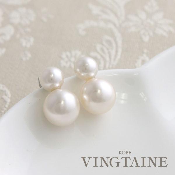 大小のパールがバランス良く配置された愛らしいパールのピアス・イヤリング。 コロンとした程よい存在感と上品な艶めきがお顔周りを明るく見せてくれる逸品。 シンプルだからデイリーはもちろんパーティーシーンにも◎ アップヘアともおろした髪ともマッチ...