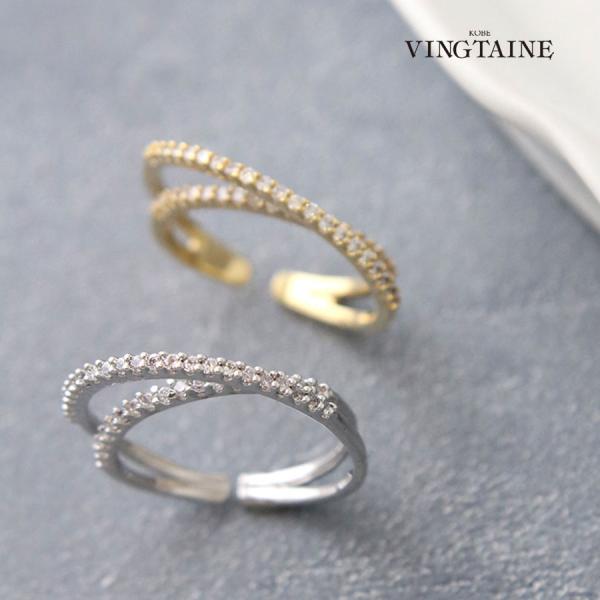 指元に、モードな抜け感を。大人の女性にこそ纏ってほしい、洗練された「クロスラインストーンリング」。さりげないのに目を惹くスタイルを叶えます。しなやかに交差する2本のラインには、きらめくキュービックジルコニアが丁寧にセッティングされ、光を受け...