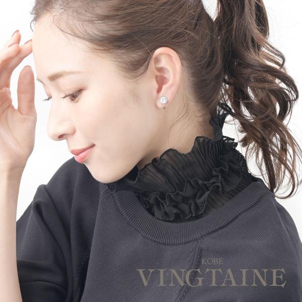 カーディガンやセーター・トレーナーに合わせるだけでいつものお洋服の雰囲気をガラっと変えてくれるネックカバー（つけ襟）です。透け感のあるシフォン生地で着け心地も軽やか。頭から被るだけなので着脱もラクチンです。サイズ▼全長：約18cm×約12c...