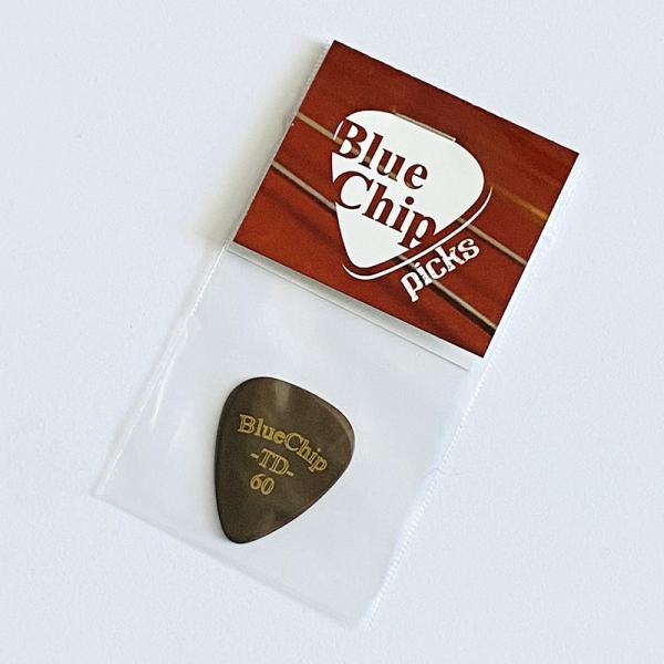 Blue Chip Picks(ブルー・チップ・ピックス)のスタンダード・ティアドロップ型フラットピック。スタンダードなティアドロップ型の「TDシリーズ」。厚みは「TDシリーズ」で最も厚みのある60/1000インチ(約1.50mm)となり、...