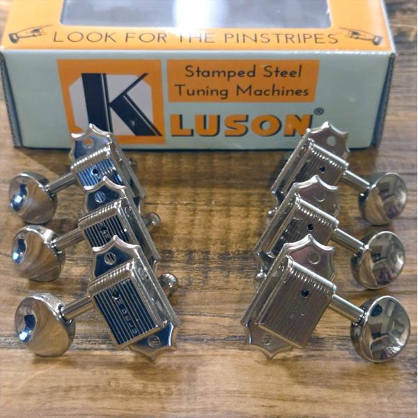 3対3のシングルライン・メタルボタンの現行クルーソン・デラックス・チューナー未使用中古品。メタルボタン、1列刻印、ニッケルハードウェアの3対3タイプとなり、Epiphone Riviera、Professional、Martin D-18等...