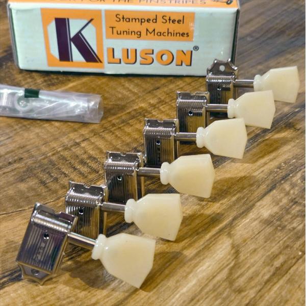 Gibson Explorer用となる6連、シングルリング＆シングルラインのレアなニッケルメッキ仕様のクルーソン・チューナー。1950年代後期の仕様となる1列刻印の通称"シングルライン"ギアボックスに1コブタイプのペグボタンを使用した6連ク...