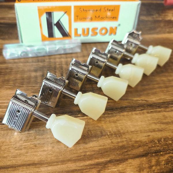 Gibson Explorer用となる6連、シングルリング＆シングルラインのレアなニッケルメッキ仕様のクルーソン・チューナー。1950年代後期の仕様となる1列刻印の通称"シングルライン"ギアボックスに1コブタイプのペグボタンを使用した6連ク...