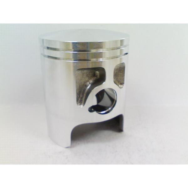 カワサキ KR250用 ピストンキット （リング、ピストンピン、ピンクリップ付き）純正ではなくTKRJのリプロです製造の都合で排気マークを吸気側にセットして使用する寸法です排気マークを排気側に組み付けますとリングの合わせ位置がシリンダー形状...