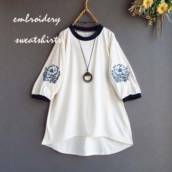 〓〓〓〓〓〓〓〓春夏で大好評刺繍プルオーバー登場！立体的なお花刺繍が施された大人可愛いトップス大きすぎず程よい存在感がある花刺繍顔周りがパッと華やかになるデザインでプライベートはもちろんオフィスカジュアルコーデにもオススメ◎Aラインのシルエ...