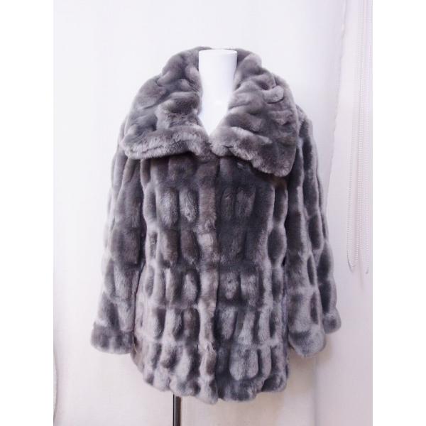 Elie Tahari エリータハリ【商品名】フェイクファー　ハーフコート 【カラー】グレー【サイズ】サイズ表記 ： 表記なし・ 肩幅42(平置) ・ 身幅47 ・ 袖丈54 ・ 着丈67【備考】ポケットあり【素材】表地：アクリル100％　...