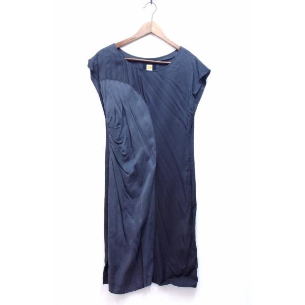 HUGO BOSS ヒューゴボス【商品名】BOSS ORANGE  フレンチスリーブ ワンピース 【カラー】グレー【サイズ】サイズ表記 ： ・IT40身幅(平置) ・43 着丈 ・87【素材】・レーヨン【季節の目安】【コンディションレベル】...