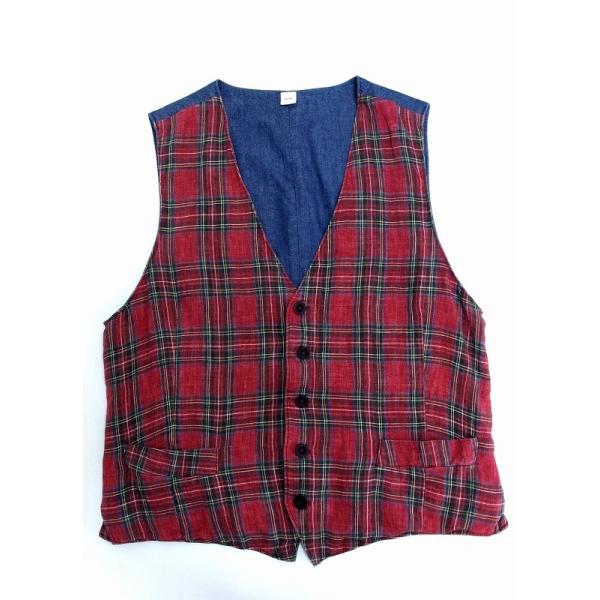 AVIO アヴィオ【商品名】チェック柄 異素材切替 リネン×コットン ジレ ベスト 【カラー】レッド×ブルー【サイズ】サイズ表記 ： ・なし（Mサイズ相当）身幅50(平置) ・ 着丈55【素材】・リネン×コットン【季節の目安】春夏【コンディ...