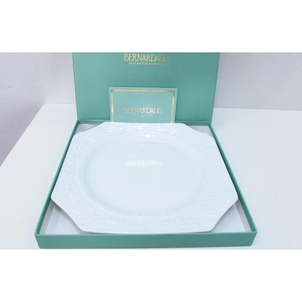 Bernardaud ベルナルド【商品名】ルーブル スクエアプレート 23ｃｍ 平皿 【カラー】ホワイト【サイズ】直径 ・23ｃｍ高さ ・2ｃｍ【素材】陶器【付属品】元箱/【コンディションレベル】S・（新同品） [全体］元箱等の付属品に汚れ...