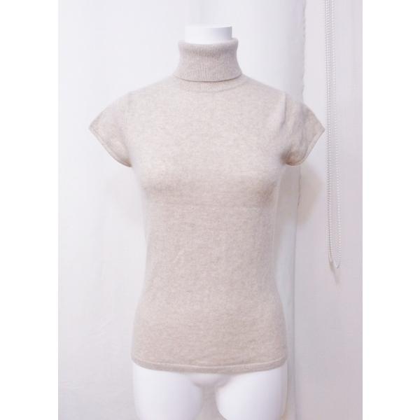 【商品名】Duncan Cameron カシミヤ　タートルネック フレンチリブセーター 【カラー】ライトベージュ【サイズ】サイズ表記 ： S・ 肩幅33(平置) ・ 身幅37 ・ 袖丈11 ・ 着丈55【素材】カシミヤ100％【季節の目安】...