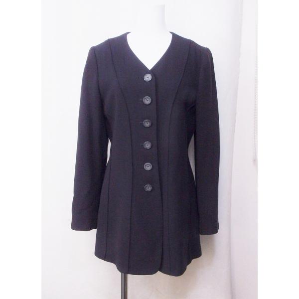 MARLENEDAM ITARY マーレンダムイタリー【商品名】ノーカラー　ロングジャケット 【カラー】チャコール系【サイズ】サイズ表記 ： 42・ 肩幅38(平置) ・ 身幅44 ・ 袖丈59 ・ 着丈76【素材】表地：毛100％　 裏地...