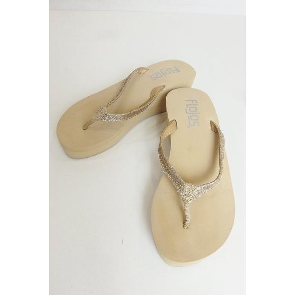 【商品名】FLOJOS ビーチサンダル　ヒールタイプ 【カラー】ゴールド系【サイズ】サイズ表記 ： サイズ表記無し （約22.5ｃｍ）・ ヒール高さ・ ヒール残 9/10【素材】ソール：ウレタン【季節の目安】春夏【コンディションレベル】AA...