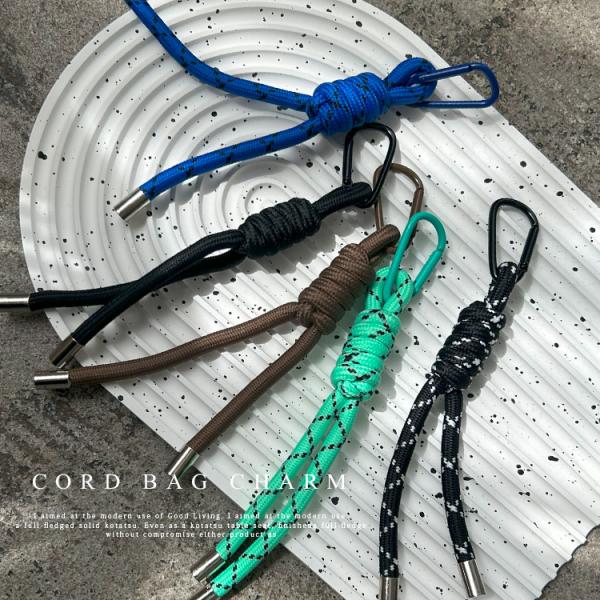 コードストラップチャームトレンド感をプラスするパラコードキーホルダー同色カラビナ付きで、鍵やバッグのアクセントに。程よいボリューム感で、シンプルコーデのワンポイントにも◎取り外し可能な大リング付きでアレンジ自在。プレゼントにもおすすめ！■サ...