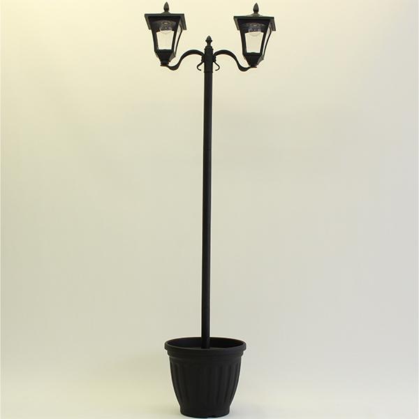 電池のON・OFFや電気代の心配もいりません。土をプランターに入れ、その重みで街灯を支える仕様となっております。2灯：幅590mm×奥行365mm×高さ1840mmプランター外寸　365φ（上部）×220φ（底部）×310mmプランター内寸...