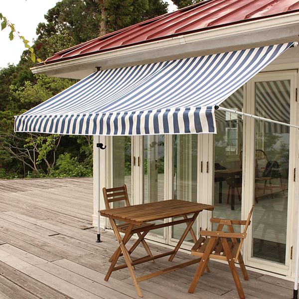 工事不要でカフェ風に。折りたたんで目隠しに。日差しが強い日でもお庭やテラスでティータイムをお楽しみいただけます。天幕表面に撥水加工が施されており、急な雨にも力強い味方に。突っ張り式で簡単設置。幅3030mm×奥行220-1450mm×高さ2...