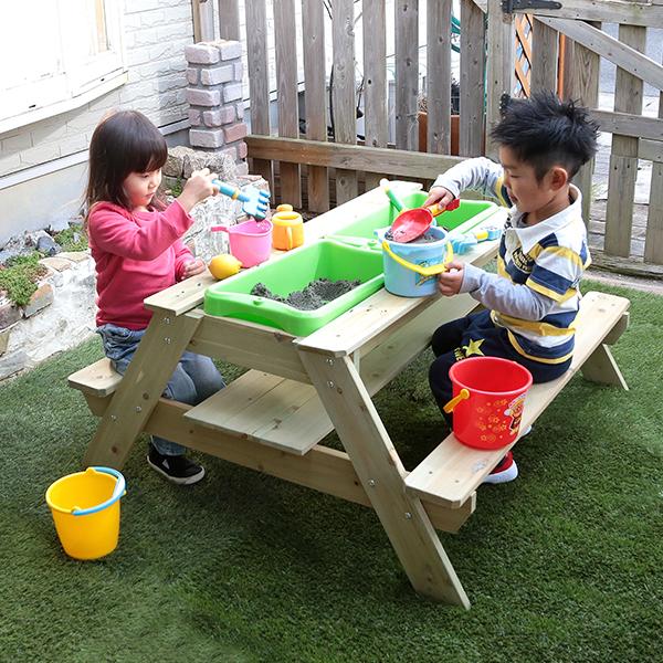 楽々切り替えで、子供用ガーデンテーブルが子供たちも大喜びの砂場に早変わり。幅980mm×奥行1100mm×高さ500mm耐荷重（ベンチ）80kg本体：天然木砂ケース：ポリプロピレン