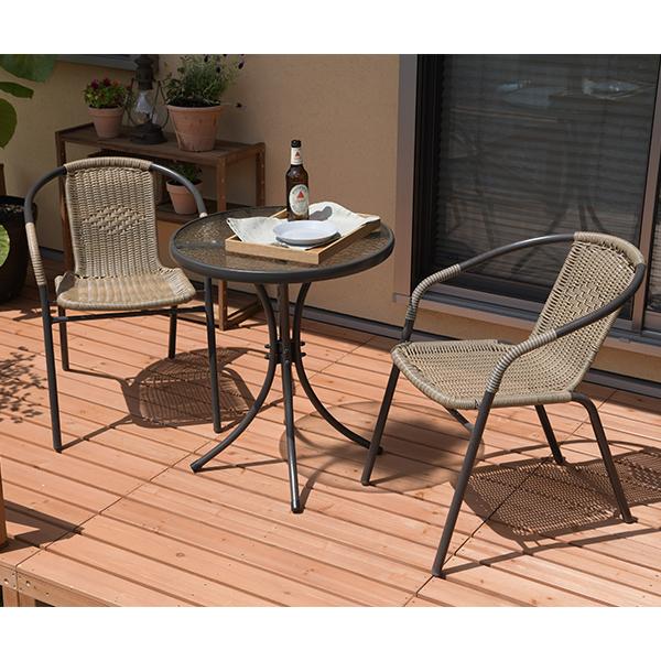 テラスで過ごす時間がまるでおしゃれなカフェにいるかのよう。椅子はスタッキング可能で、収納スペースに困りません。テーブル　600×600×680mm椅子　525×600×750mm座面サイズ　350×380mm背もたれサイズ　270×360m...