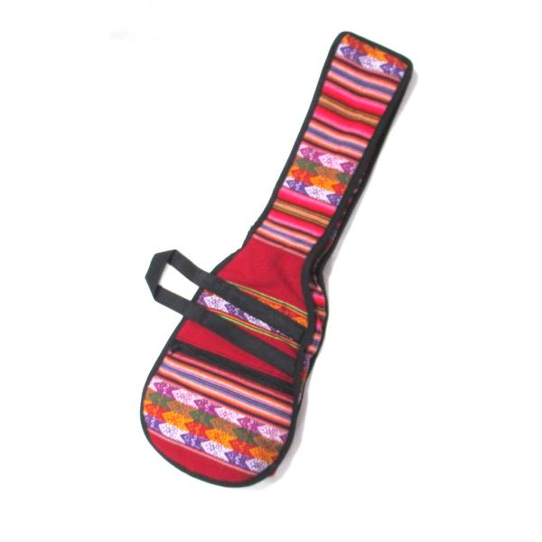 ペルー製のチャランゴ用ソフトケース■平置きサイズ：　　　長さ：約70ｃｍ　　　横幅：約23cm　　　マチ：約9cm■色柄：ワインレッド系（赤紫色）　アワイヨ柄■柄の出方：アソート（それぞれ違います）■素材：アクリル、他■仕様：　　　ファスナ...