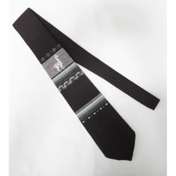 【商品名】アルパカ柄 刺繍ネクタイ【メーカー】ランダ　LANDA【色・柄】ブラウン系・茶色 ・タイプ０４【サイズ】全長約157.5ｃｍ　幅約9ｃｍ（一番広い所）【素材】アルパカ毛50%　アクリル50%【生産国】南米ペルー【その他】（注）でき...