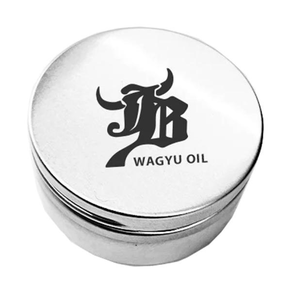 WAGYU OIL/和牛オイル/固形オイル 牛脂入りグラブ固形オイル「牛脂」配合。タック感と保革の相乗効果が得られるオイル。捕球面の摩耗による擦り切れをやわらげ、革のへたりや劣化を軽減できる。■内容量:40ml■【使用方法について】(1)ブ...