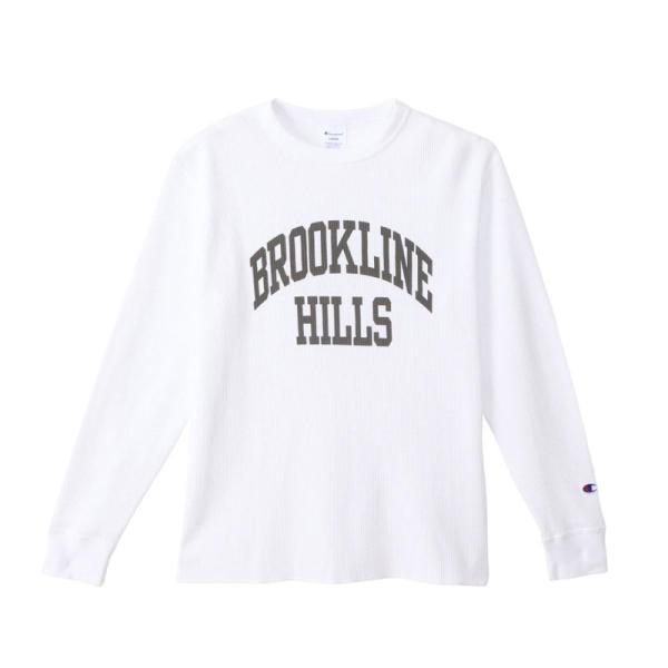 胸のプリントはチャンピオンブランドと親和性の高いカレッジ風の書体をベースにしたもので、アーチ状、ストレート状の文字でカプセルナンバーを囲んだデザイン、アーチ状、ストレート状の文字を2段にレイアウトしたデザインの2タイプ（6種類）。ホワイトの...