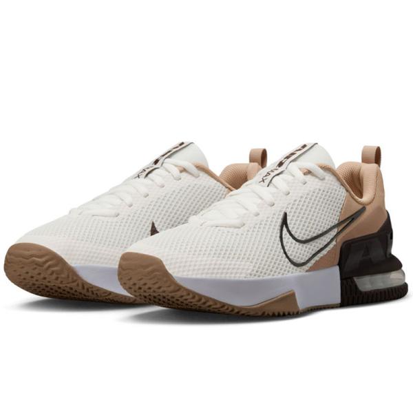 柔らかさは安定性の敵。スクワットポジションで座っているとき、厳しいトレーニングで汗を流しているとき、新しい動きを維持しながら安定を保とうとしているときはなおさらです。エア マックス アルファ マックス 6は、トレーニングルームでバランスと耐...