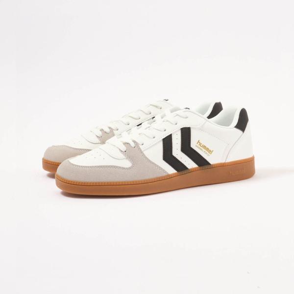 Handball Perfektはクラシックアーカイブで、hummelのインドアスポーツでの強固なポジションと歴史を表すアイテムでした。その特有のスリムなアウトソールデザインとシンプルなパネルアッパーが特徴です。対象：メンズ・ユニセックス素...