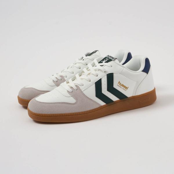 HANDBALL PERFEKT SPは、ハンドボールシューズからインスパイアされたスリムなデザインのコートスタイルスニーカーです。柔軟性と耐久性を兼ね備えたマイクロファイバーレザーのアッパーを採用し、TPRアウトソールで軽量な履き心地と優...