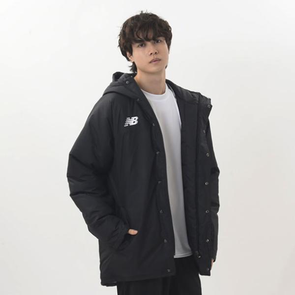 胸のワンポイントNBロゴと後裾のリニアロゴでアレンジしたベーシックな中綿ハーフコート。素材：表：ポリエステル100%/裏：ポリエステル100%/中綿：ポリエステル100%対象：メンズ・ユニセックス生産国：中国製カラー：(BK)ブラックサイズ...