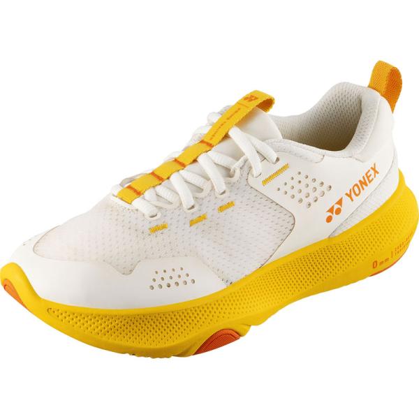 商品の説明足裏感覚を養い理想的な姿勢へと導く「ポジションガイドポッド」搭載。「履くだけでフットワーク向上へ導くトレーニングシューズ」がコンセプト。普段から本製品を使用することで、ラケットスポーツ競技者にとって重要な「パワーポジション」を意識...