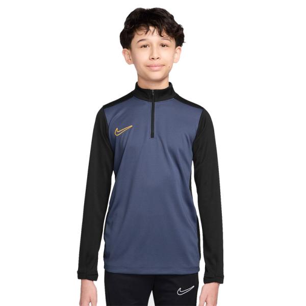 ナイキ YTH DF ACD25 DRIL L/S トップ -PDアカデミー25 Dri-FIT ドリルトップは、寒い日も熱をこもらせることなく、バランスの良い暖かさを提供。 袖口のサムホールで、気温が下がっても快適な状態が持続します。■素...