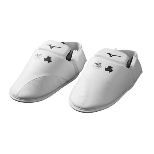 （公財）全日本空手道連盟・（公財）全国高校体育連盟空手道部両連盟の検定品・指定品。■左右セット（※左足用・右足用があります）■つま先部、くるぶし部まで保護■親指と土踏まず部にゴムベルトを採用■（公財）全日本空手道連盟検定品■（公財）全国高校...