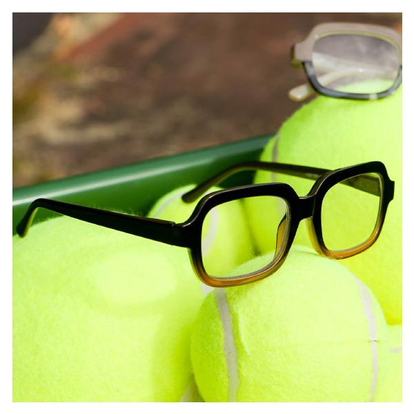 材質 :ポリカーボネート、アクリル樹脂原産国 :中国商品に関する注意事項■使用方法：視力補正用として顔面に装着して下さい。■このメガネは手元の文字を見やすくする為の視力補正メガネ（老眼鏡）です。■万が一、使用中に不快感や視力異常を感じた時は...